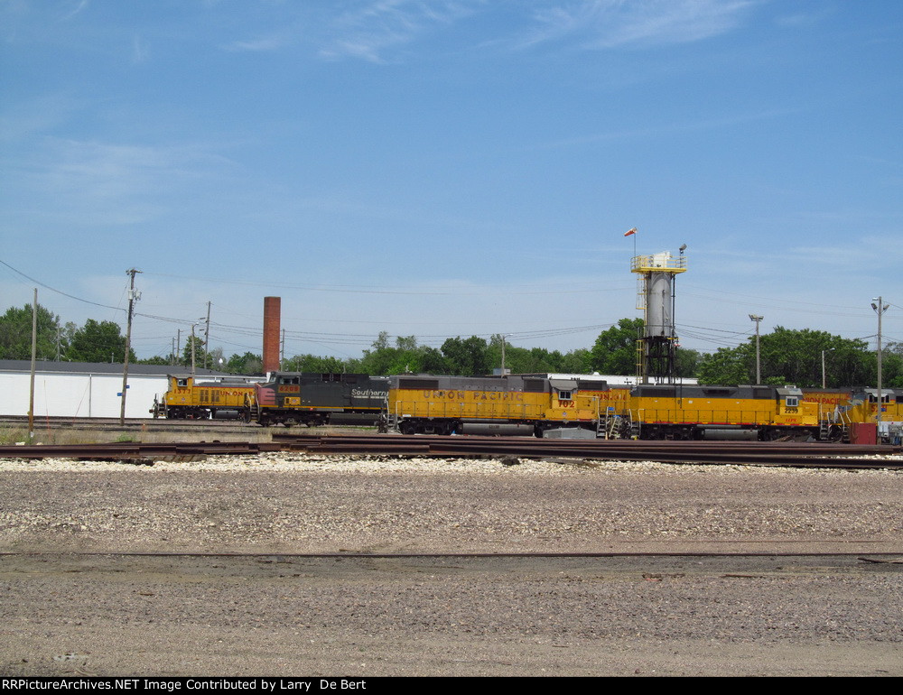 UP 1377, up 6208 (ex SP), UP 702, LLPX 239 (ex EMDX 809) in Shortline Yard